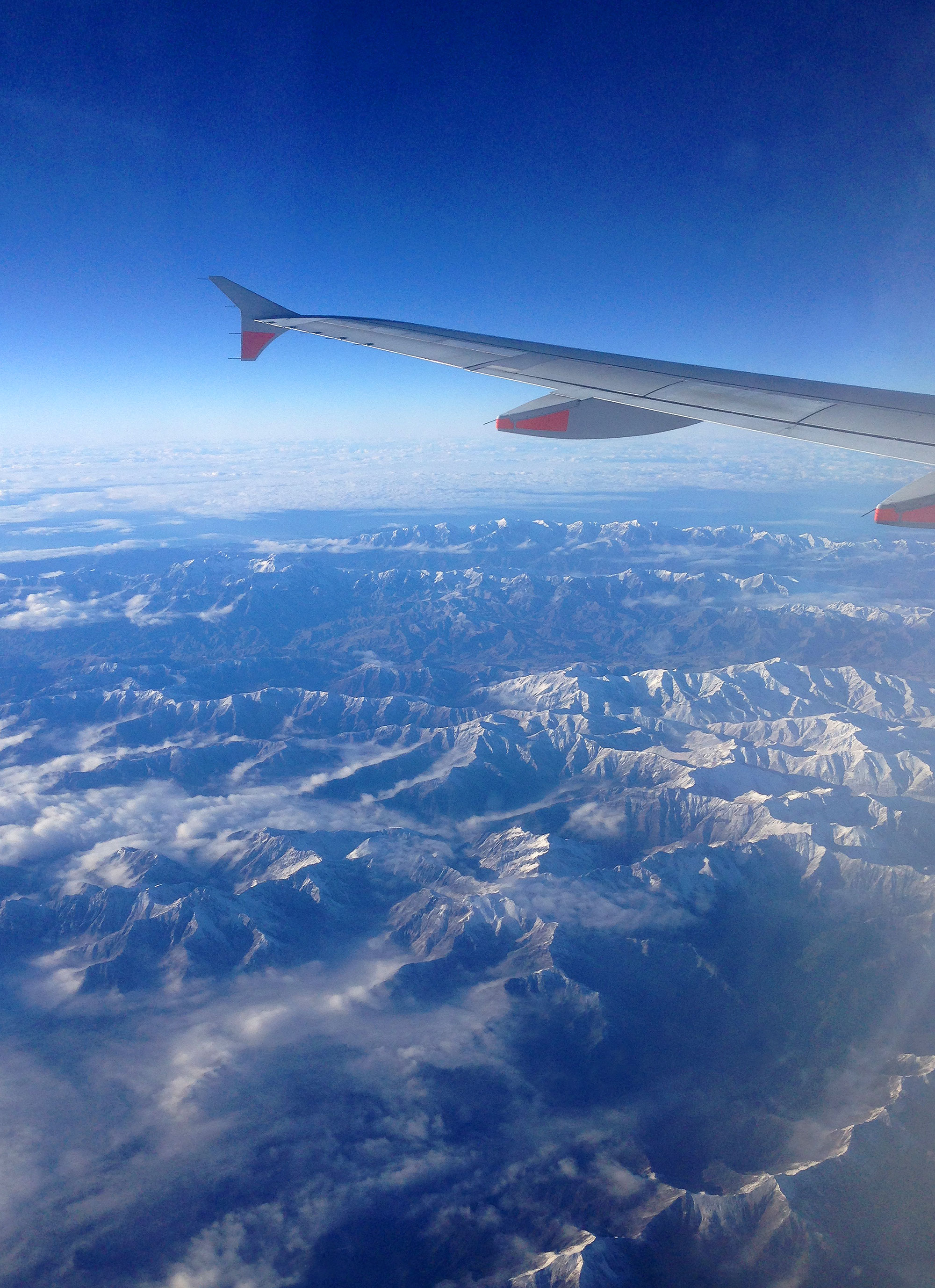 5 Tips on How to Survive Long Flights - Global Debauchery