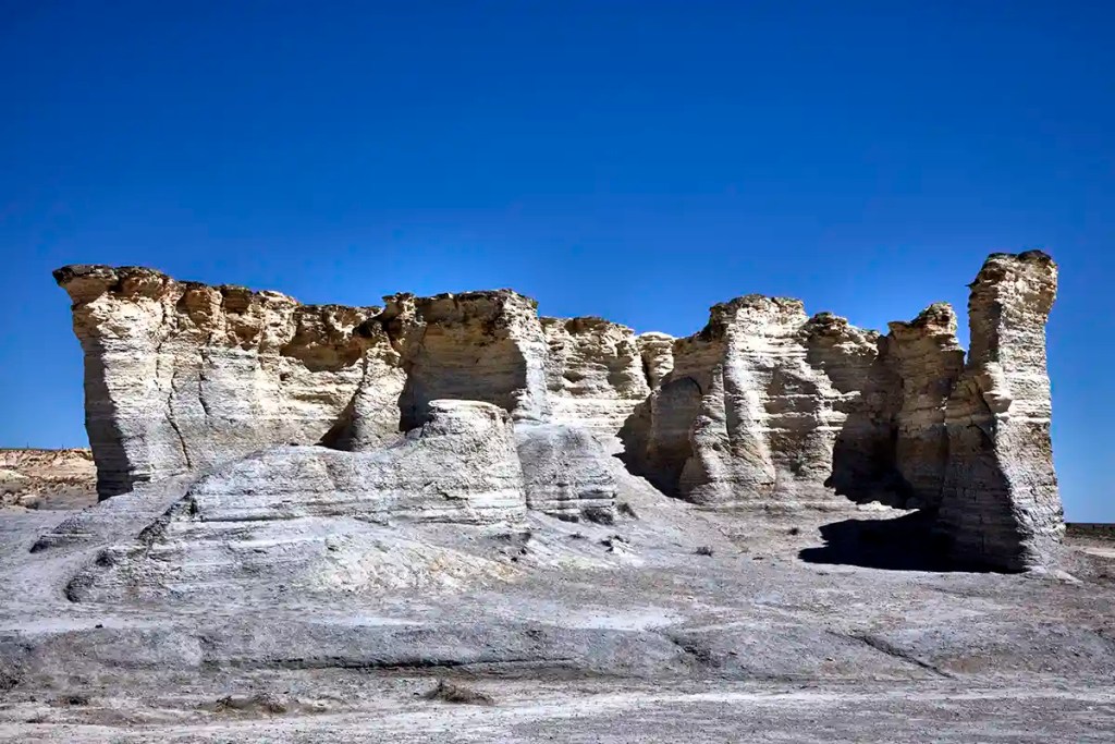 Awesome Geological Formations in the Badlands of Kansas - Global Debauchery